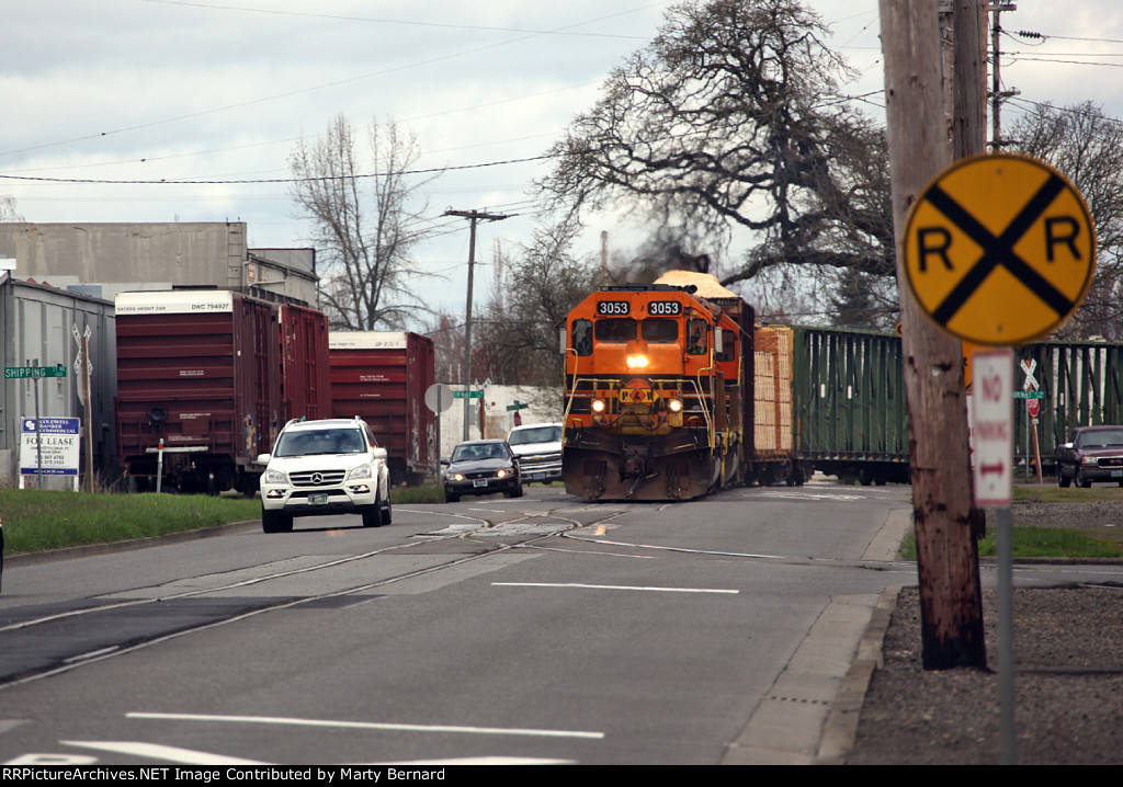 PNWR 3053 Southbound, Turning on to Front Street
